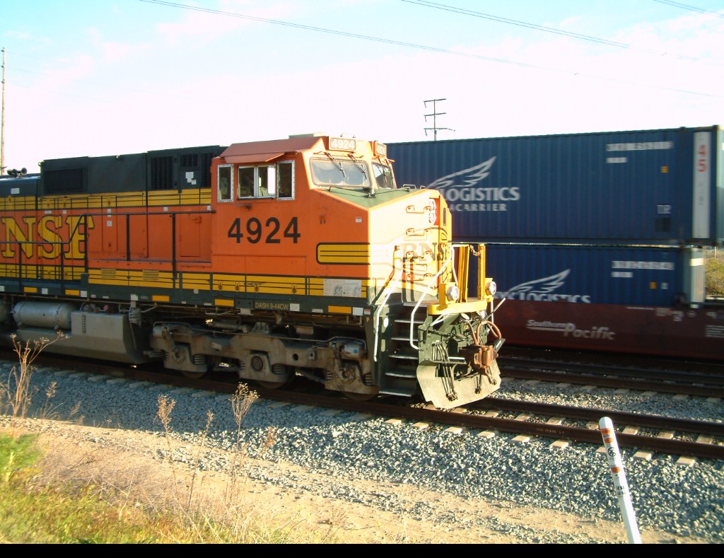 BNSF 4924 at Esperanza